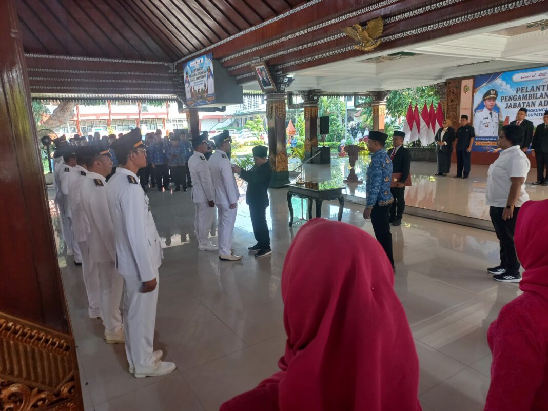 Bupati Mojokerto Lantik Pejabat Baru, Camat Diminta Jadi Penghubung ...